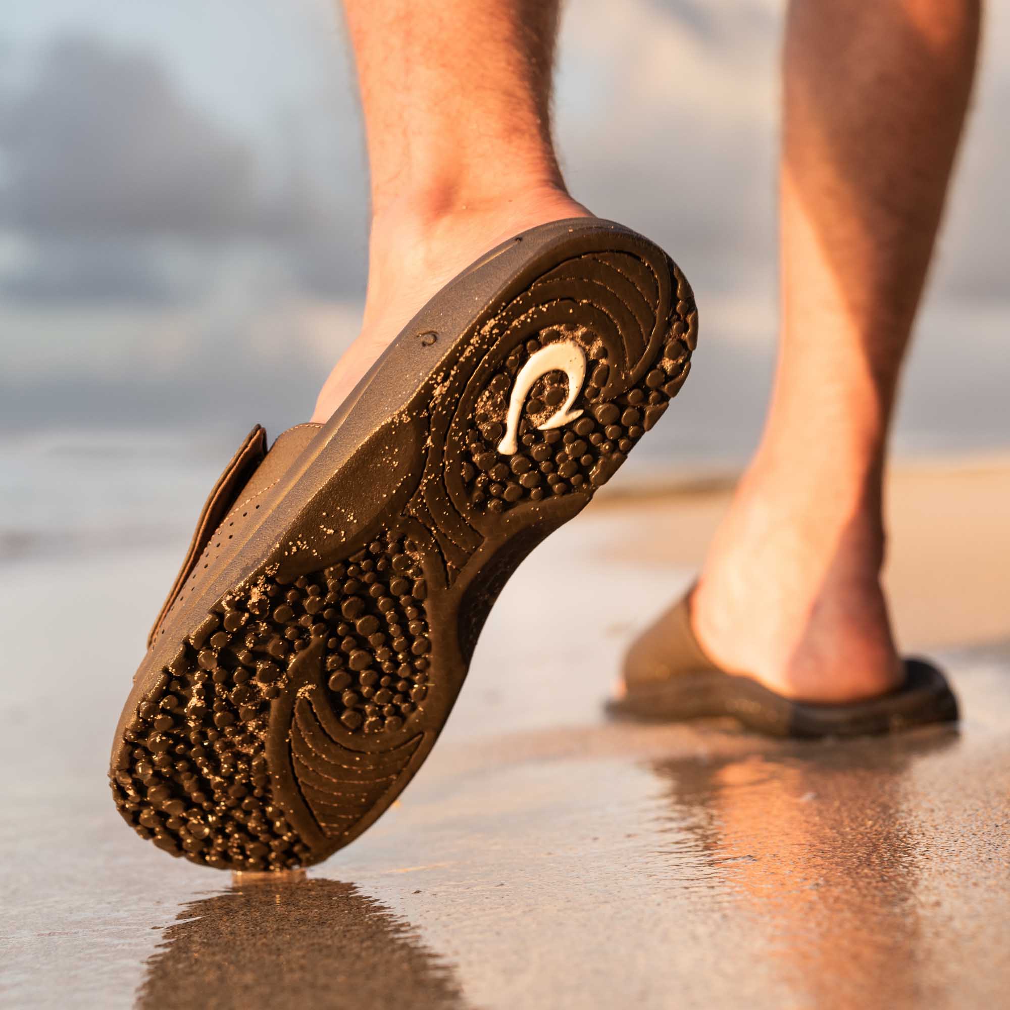 Nalu Slide Men's Beach Slide Sandals - Black | OluKai