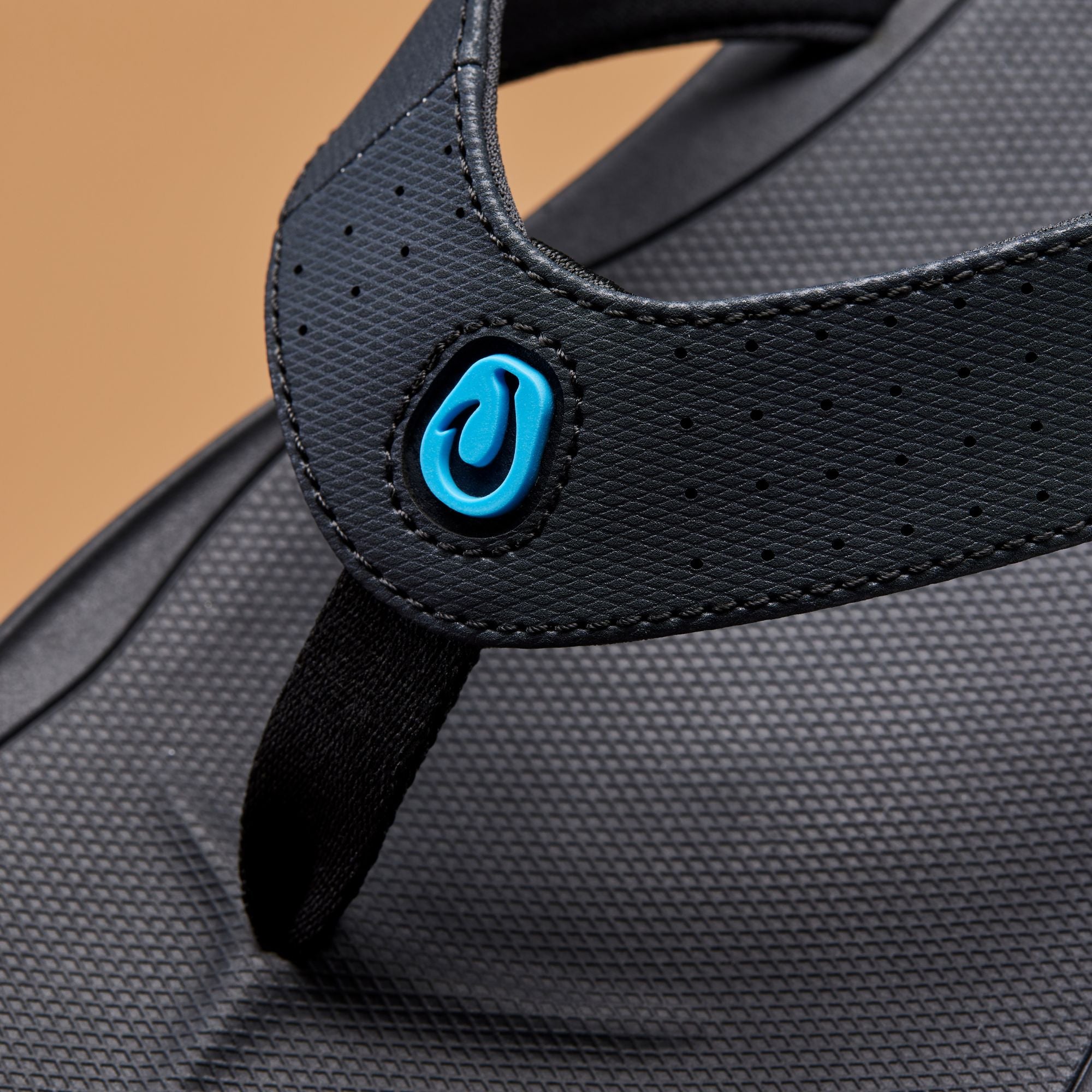 Ki'i Men's Water Ready Beach Sandals - Lava Rock / Bold Blue | OluKai