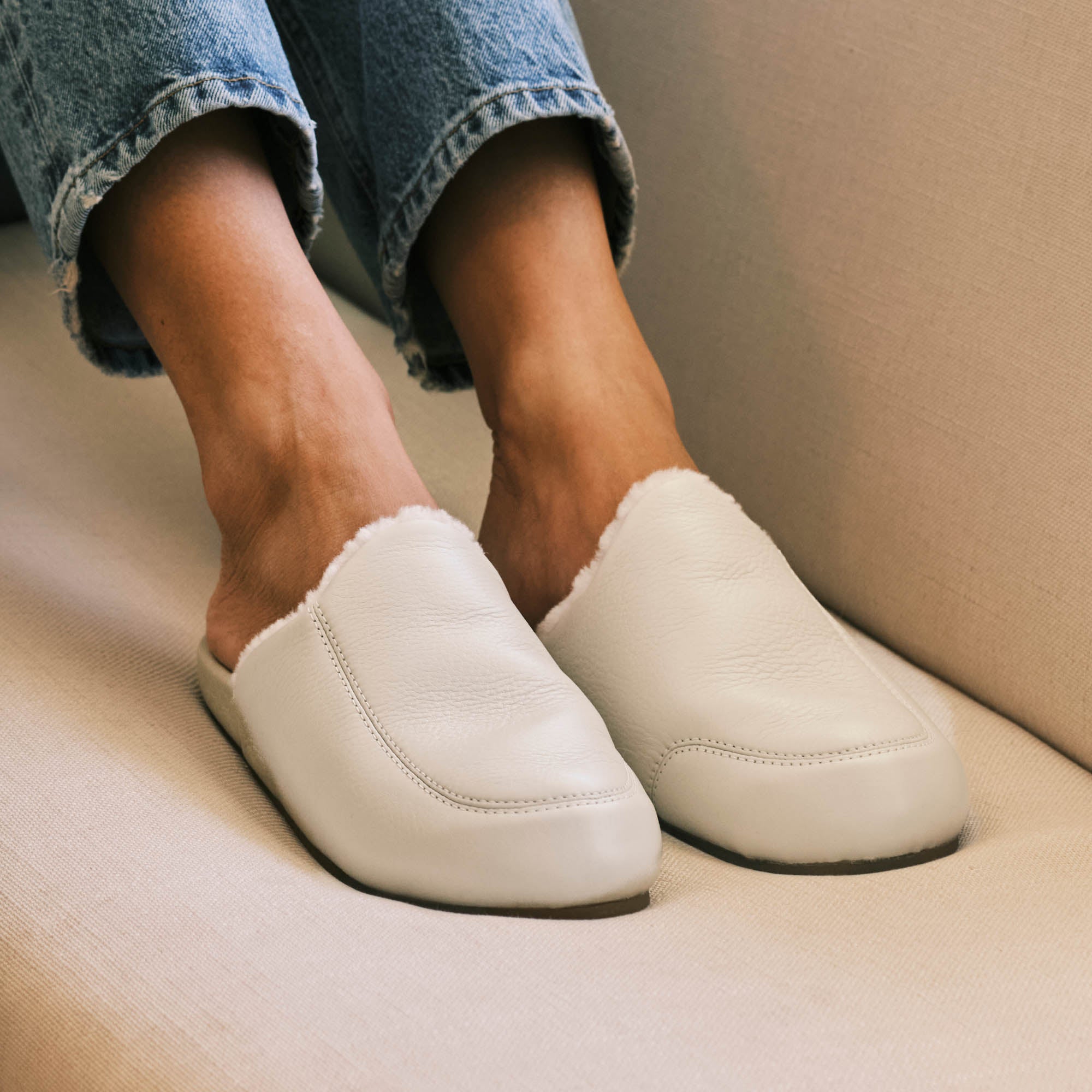 Kōnea Women’s Leather Slipper Mules - Saddle | OluKai
