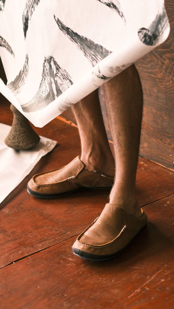 Moloā Men's Nubuck Leather Slippers - Dark Wood | OluKai