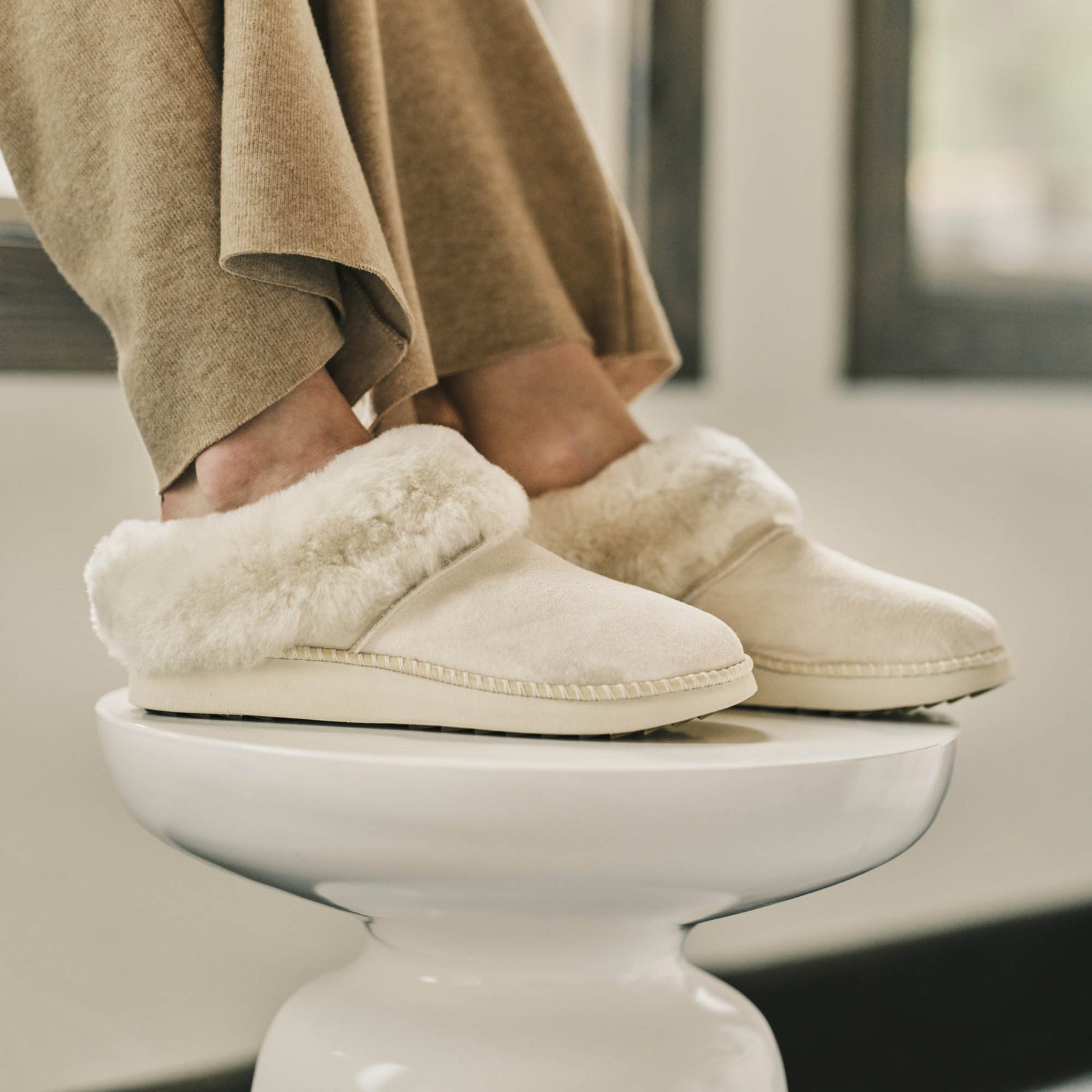 Ku‘i Women‘s Slip-On Slippers - Tan / Bone | OluKai