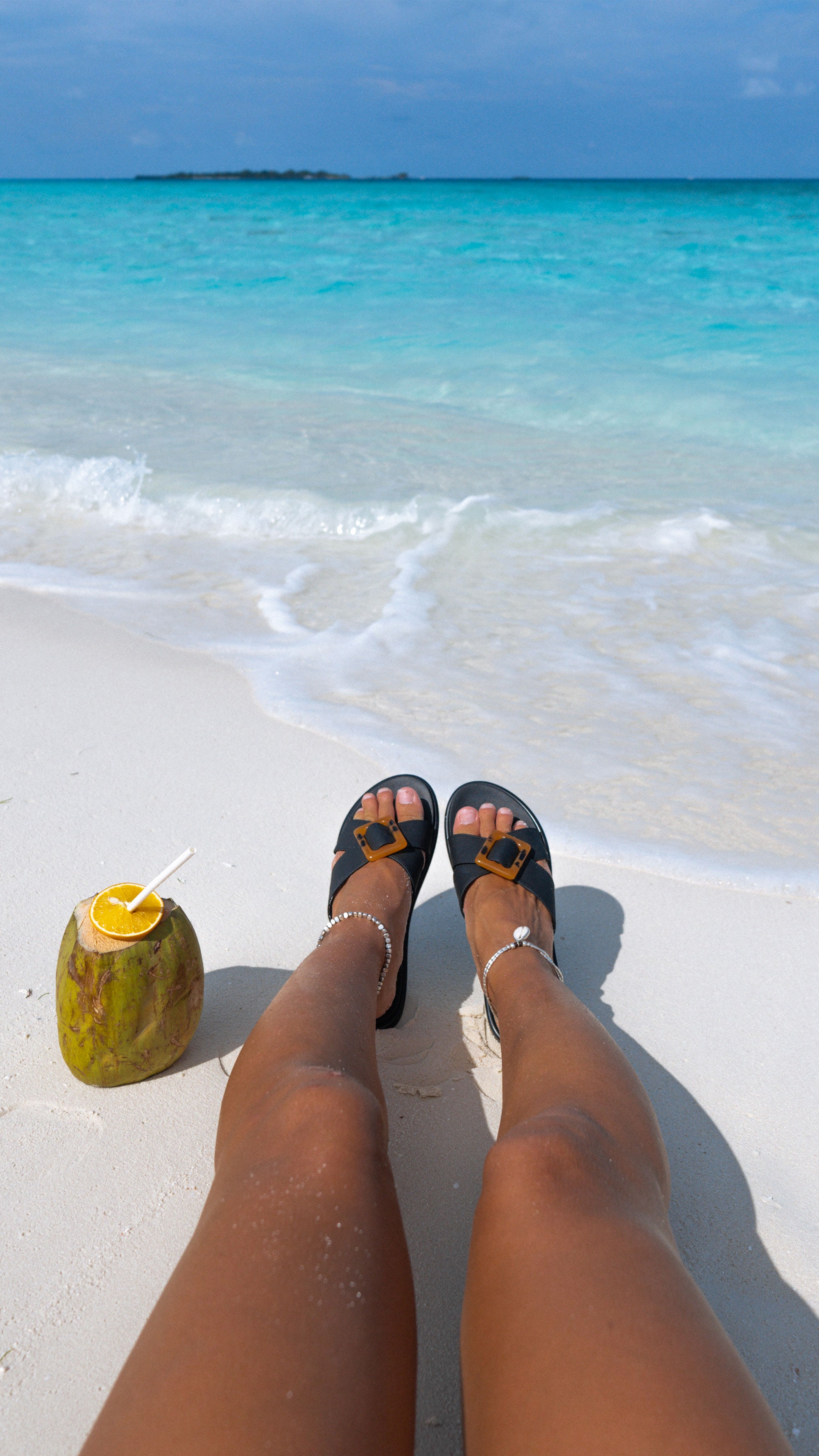 La‘i Slide Women’s Slide Beach Sandals - Black | OluKai